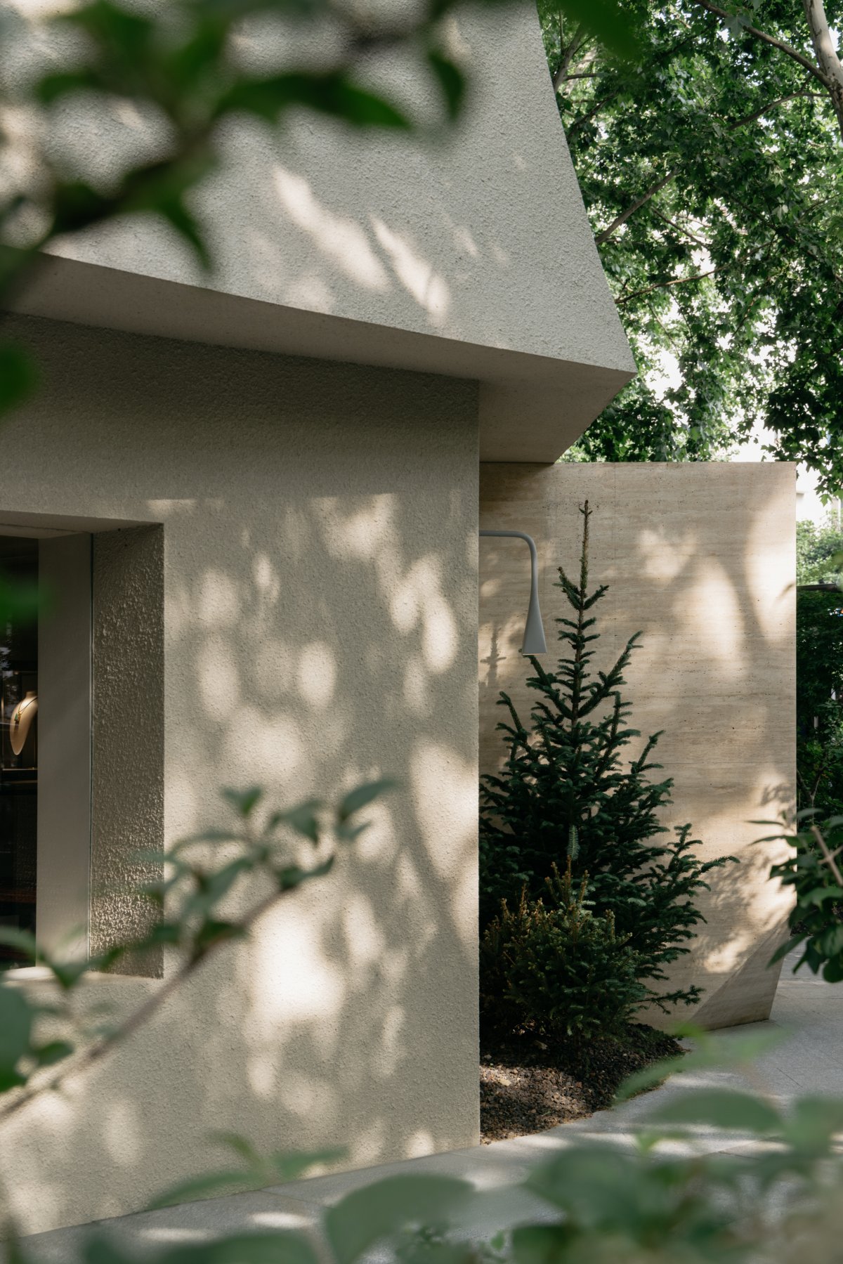 YinjiSpace - OUTIN DESIGN x Goldin Showroom